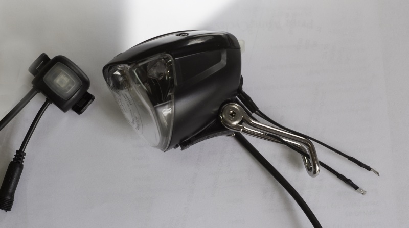 These are the connectors at the bottom rear of the Luxos U. We have a ...